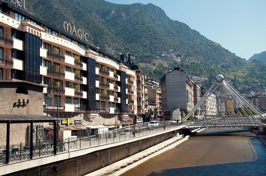 Descubre el Centro histórico de Andorra la Vella | Andorra by Bus